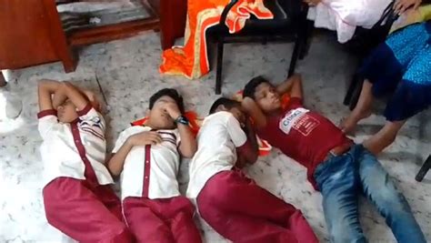 তীব্র গরমে ক্লাসেই অসুস্থ ৩০ শিক্ষার্থী