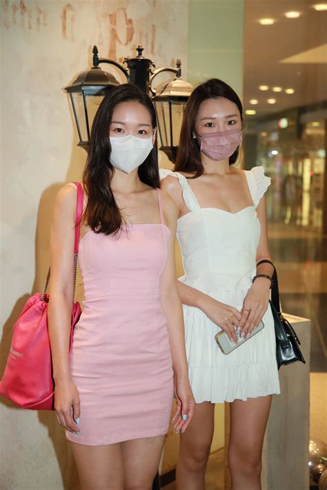 2021香港小姐入围佳丽公开 优雅风甜美范争奇斗艳 搜狐大视野 搜狐新闻