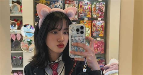 스테이씨 윤 상큼발랄 교복 입고 놀이공원 나들이