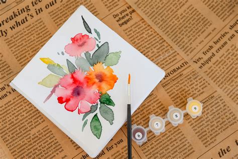 수채화 팔레트가 있는 오픈 스케치북 · 무료 스톡 사진