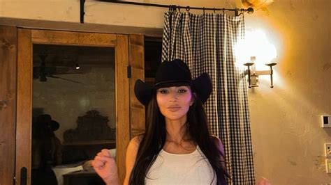 Ким Кардашиян е убийствено секси в ново видео