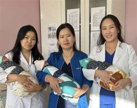 Налайх дүүрэгт гурван ихэр хүүхэд мэндэлжээ