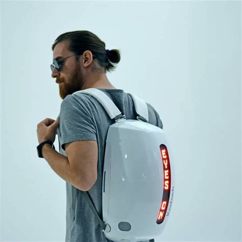Futuristic Backpack Nel 2025 Amaca