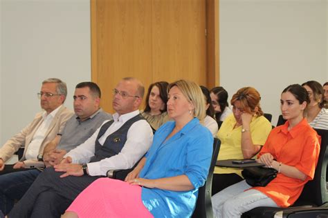 აღმოსავლეთ ევროპის უნივერსიტეტში პროფესორ დავით ჩერქეზიშვილის საჯარო