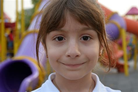 图片素材 人 女孩 头发 玩 颜色 儿童 表情 发型 微笑 特写 面对 鼻子 婴儿 幼儿 眼 皮肤 器官 齿 甜蜜 情感 肖像摄影