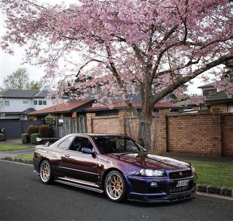 Nissan Skyline R34 In Purple Color