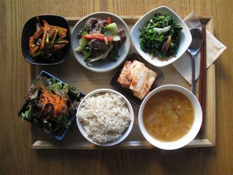 2013년 12월 18일 수요일 그때그때 밥상입니다 구수~한 알배추 된장국 매콤새콤한 채소골뱅이무침 짭쪼롬아삭한 청경채등심볶음 몸에 좋은 삼채나물 잘 익은 아삭한