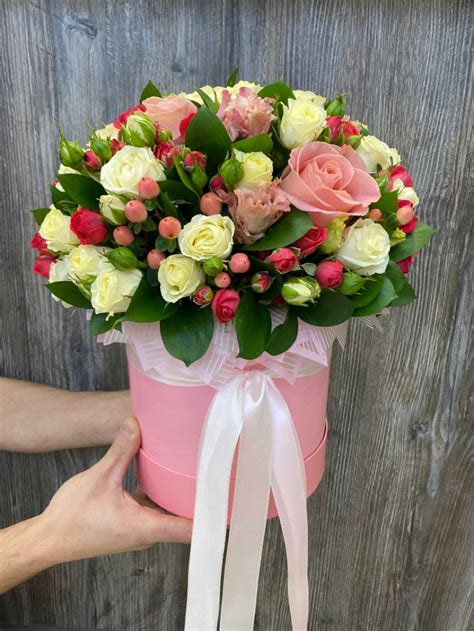 Букет в коробке Цветочные ящики Простые цветочные композиции Цветочные корзины