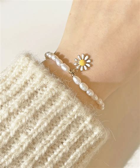 Mooldn 데이지 천연담수진주 레이어드 고무줄 팔찌 2colors