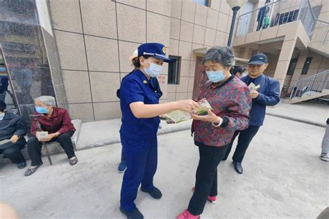 培训演练进社区 绷紧居民“防火弦”——白银区消防救援大队开展消防宣传进社区活动灭火知识干粉