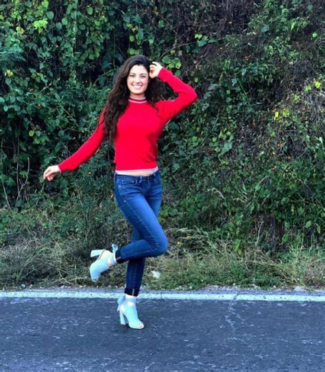 Montserrat Curiss Feet