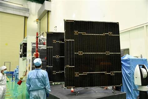中国首颗中轨宽带通信卫星成功发射 工信部为清华大学颁发许可执照 卫星通信 C114 通信网
