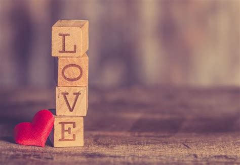 좋아하는 사람이랑 사귀는 꿈 해몽의 7가지 의미 남자 여자 이성 짝사랑 이상형과 연애하는 손 잡는 뽀뽀 키스 관계 결혼 데이트 하는 걷는 꿈 지식 코리아