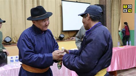 Эрүүл мэндийн сайд С Чинзориг Баянхонгор аймгийн Бууцагаан сумын иргэдтэй уулзлаа