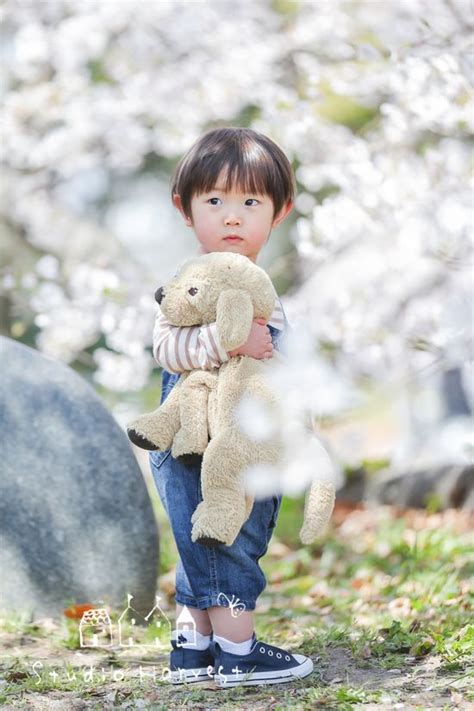 유토이미지 운동장에서 줄넘기를 하고 있는 어린이스포츠 벡터 일러스트 줄넘기 어린이 운동