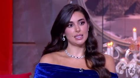 حجاب أبيض ياسمين صبري تشعل السوشيال ميديا بـ الزي الإماراتي شاهد