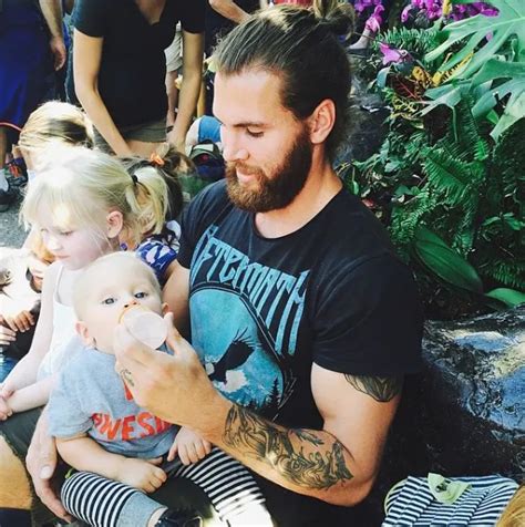 Public Buzz Photos Découvrez Les Papas Les Plus Sexy De Disneyland