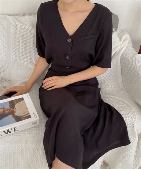 리리앤코 투피스 세트로 활용하기 좋은 고급스러운 무드의 아이템이에요 🖤 다양한 룩으로 연출하기 찰떡