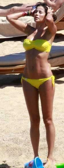 Retro Bikini Aida Yespica Displays A Yellow Bikini” Physique In