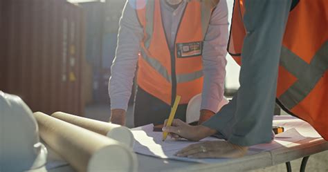 팀워크 물류 또는 건설 작업자 손 회의 건축 설계를위한 계획 협업 또는 전략 산업 디자이너 혁신을 위한 건축 계약자 엔지니어 또는 건축가 건설업자에 대한 스톡 사진 및 기타