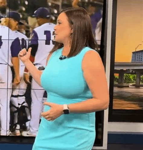 Amy Wegmann Fox 4 Rcurvynewswomen