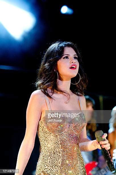 Selena Gomez The Scene In Concert August 19 2011 Photos And Premium