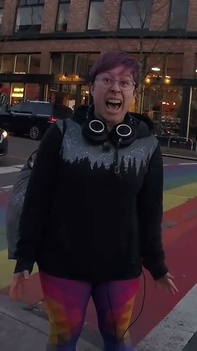 Это район для геев и тебе тут не место Youtube