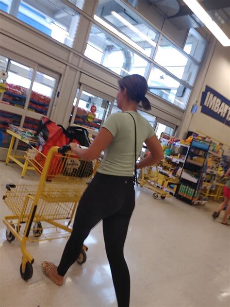 Nice Boobs And Thigh Ass On That Tan Milf Spandex Leggings And Yoga