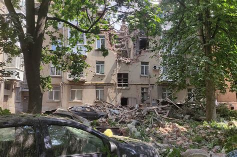 ВС РФ нанесли удар по жилому дому в Сумах есть погибшие Спектр