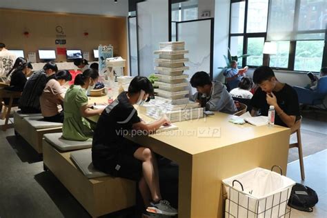 安徽蒙城图书馆里过暑假 人民图片网