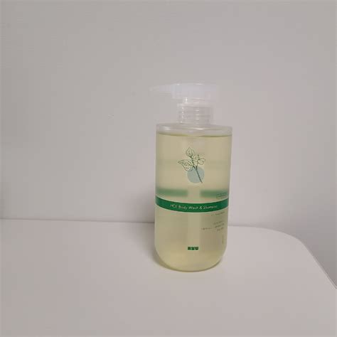 서비니 ෆ 모델 딸이랑여행 책육아 협찬 약모밀 샴푸and바디워시 서빈이가 많이 건조한 날씨에는 한번씩 피부에 군데군데 빨갛게 올라오곤 해요 화학성분 등 자극을