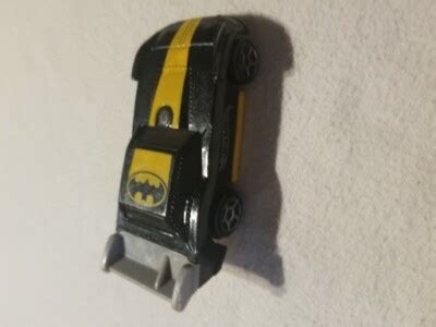 Batman Dc Hot Wheels Bat Car Batmobile Black Yellow S16 Excellent