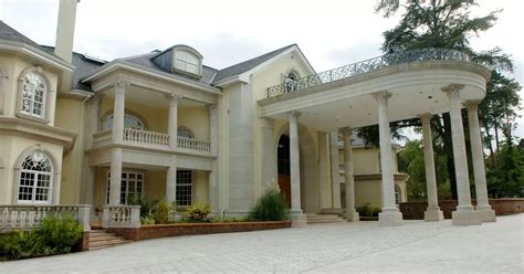 Updown Court The History Of The Controversial And Lavish Mansion Get