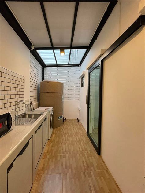 รวม 50 ไอเดีย “ต่อเติมครัวข้างบ้าน” ตามพื้นที่ทั้งแคบ ยาว เน้นการใช้งาน