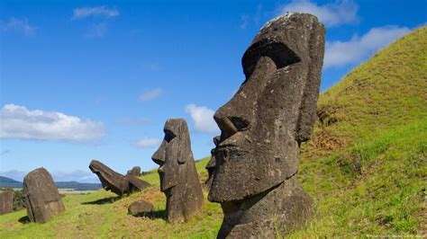 Chile Descubren Una Nueva Estatua Moai En La Isla De Pascua