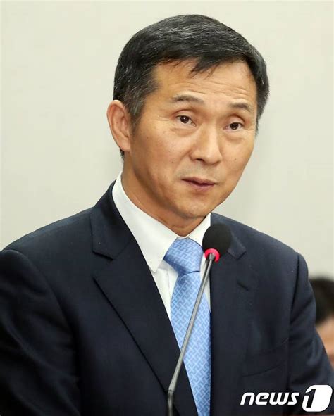 국회 운영위 답변하는 김연명 사회수석