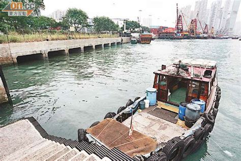 新油麻地避風塘 臭似爆糞渠 東方日報