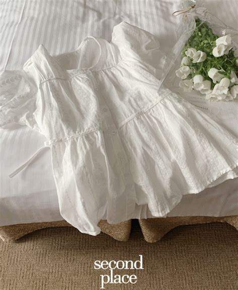 여유로운핏 루나 퍼프 코튼 허리끈 플레어 반팔 블라우스 2color 여름블라우스여름반팔반팔블라우스여름옷여름신상여름코디여행룩휴양지축제 에이블리