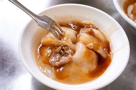 바 완 대만 미트볼 진미 맛 있는 길거리 음식 튀긴 전 분은 돼지 고기 내부에 둥근 모양의 교 자식만 두 클로즈업 복사 공간 간장에 대한 스톡 사진 및 기타 이미지 Istock