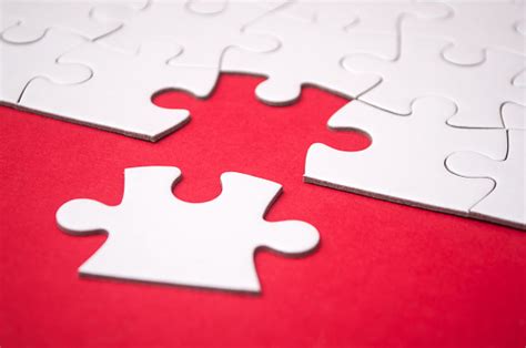 임무를 완료 하려면 빨간 배경에 누락 직소 퍼즐의 마지막 조각 0명에 대한 스톡 사진 및 기타 이미지 0명 개념 개념과 주제 Istock