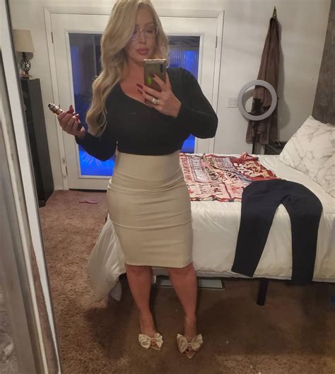 Bedroom Selfie Scrolller