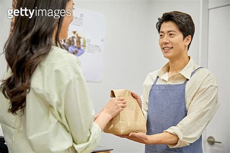 제로웨이스트 재활용 환경보호 환경보호 그린슈머 리유저블 환경보호 지속가능한생활 종이봉지 가방 이미지 Jv12375888 게티이미지뱅크
