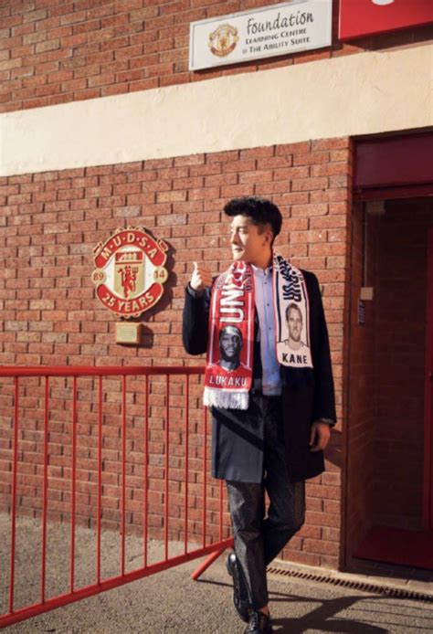 《爱情公寓》吕小布作为“首席欧洲足球体验官”