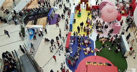 황금연휴 마지막날…북적이는 쇼핑몰