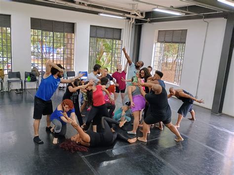 CIA MAKUNÁ COMEMORA 10 ANOS COM A VOLTA DO ESPETÁCULO DEIXA O SOL ENTRAR HAIR O MUSICAL