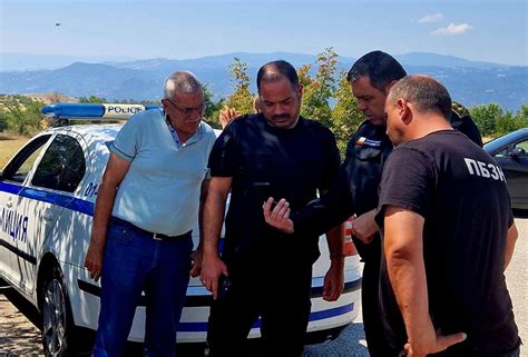 НА ТЕРЕН Калин Стоянов и политици от ДПС НОВО НАЧАЛО удариха рамо в битката с пожара в Пирин