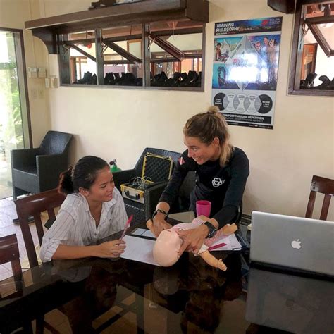 Ssi React Right Rescue Course Rescue Diver Scuba Diving Courses Technical Diving