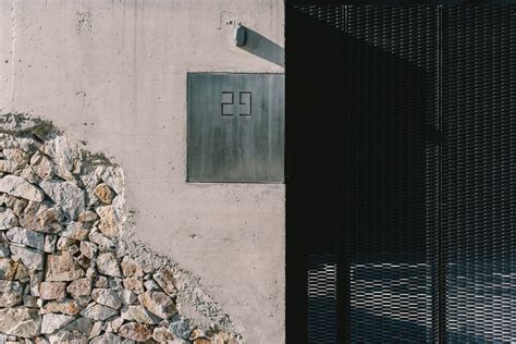 Angular Concrete Shell Encloses Interior Gardens At The Window House