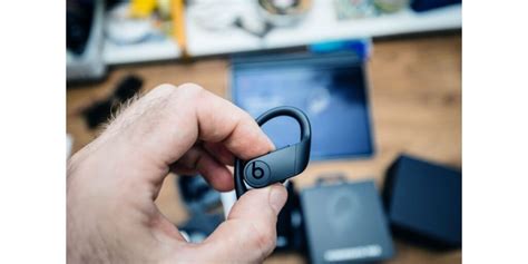 Why Is Powerbeats Pro Case Blinking Red And White Fixes WhatsaByte