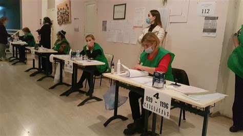 ფოტო გლდანის 79 ე უბანზე საადაც დაპირისოირება მოხდა ხმის მიცემა მშვიდ გარემოში მიმდინარეობს